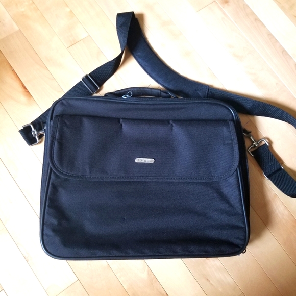 Targus | Other | Targus Black Nylon Computer Case | Poshmark